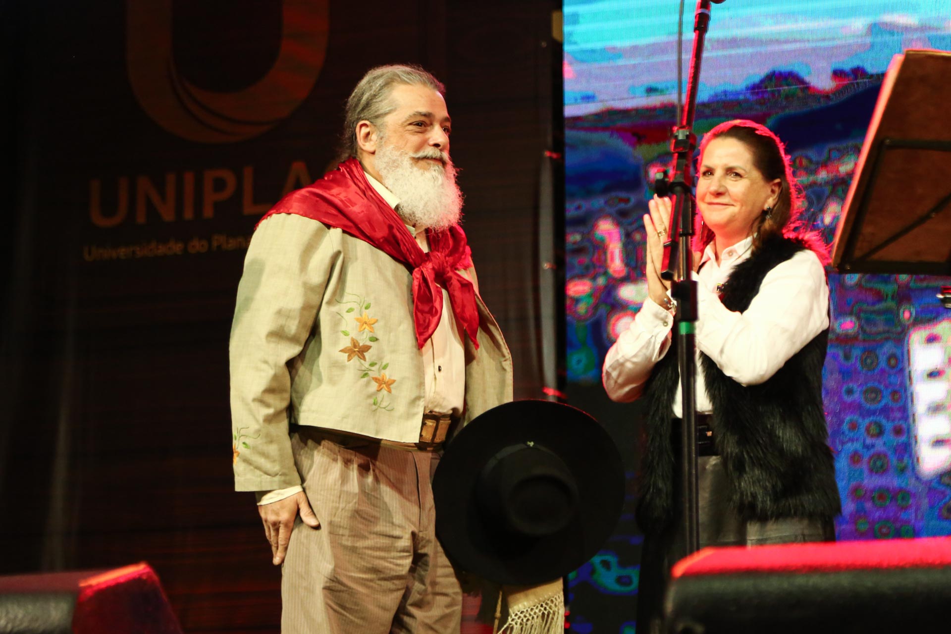 Luiz Marenco aquece noite da Praça João Costa na 35ª Festa Nacional do ...